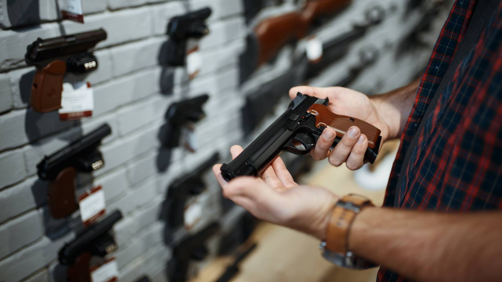 Gunstores | How to Choose a Handgun for Beginners: A Comprehensive Guide